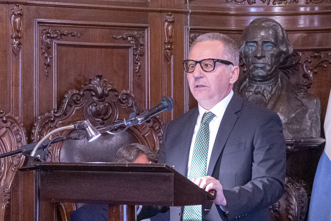 El economista Martín Uribe Echevarría recibió el título Honoris Causa ...