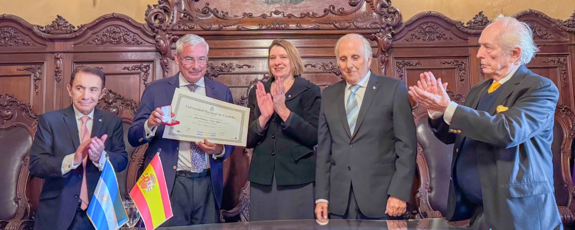 La UNC otorgó el título de Doctor Honoris Causa a Jaime Rodríguez-Arana ...